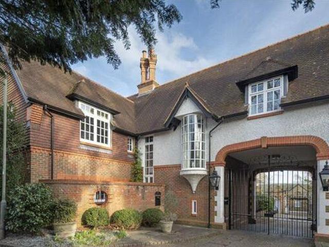 4 Bedroom Detached House For Sale In Kingston Upon Thames