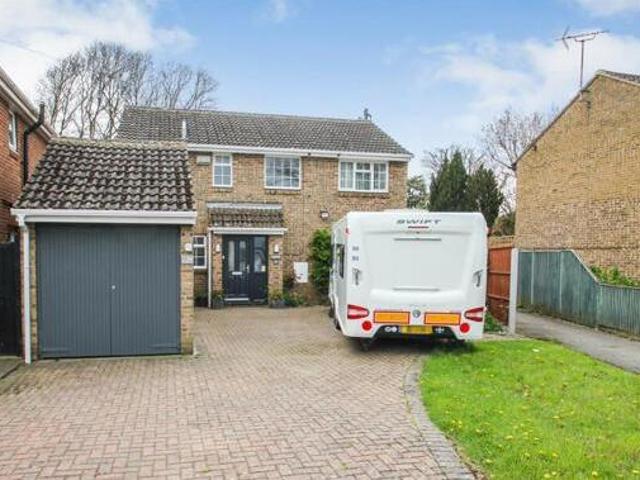 4 Bedroom Detached House For Sale In Kingswood