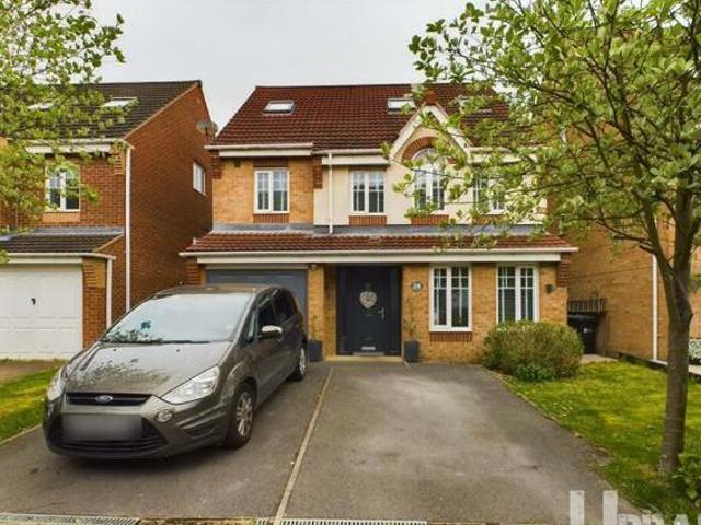 4 Bedroom Detached House For Sale In Kingswood