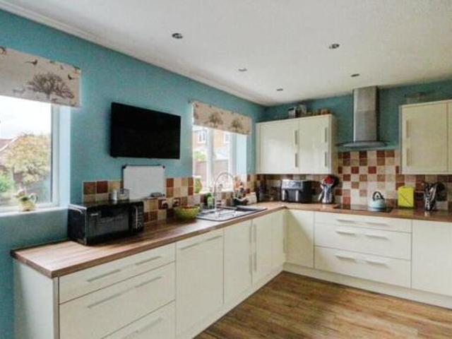 4 Bedroom Detached House For Sale In Kingswood
