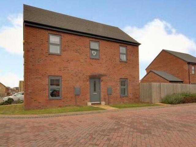 4 Bedroom Detached House For Sale In Kingswood