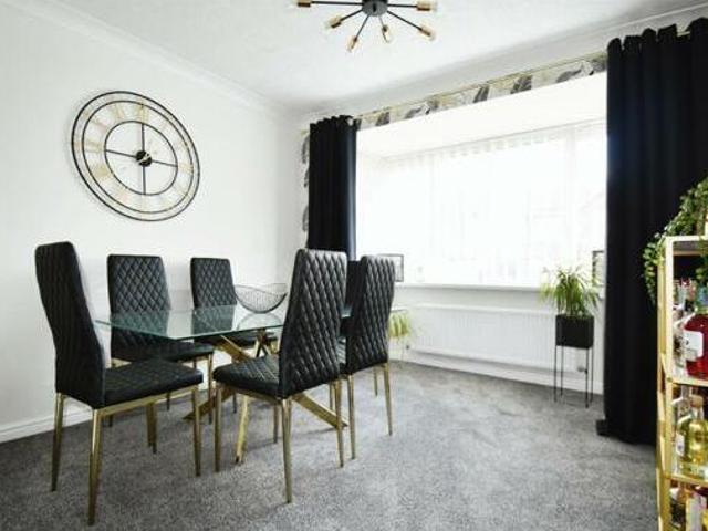 4 Bedroom Detached House For Sale In Kingswood
