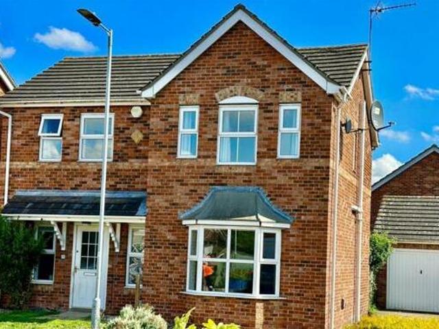4 Bedroom Detached House For Sale In Kingswood