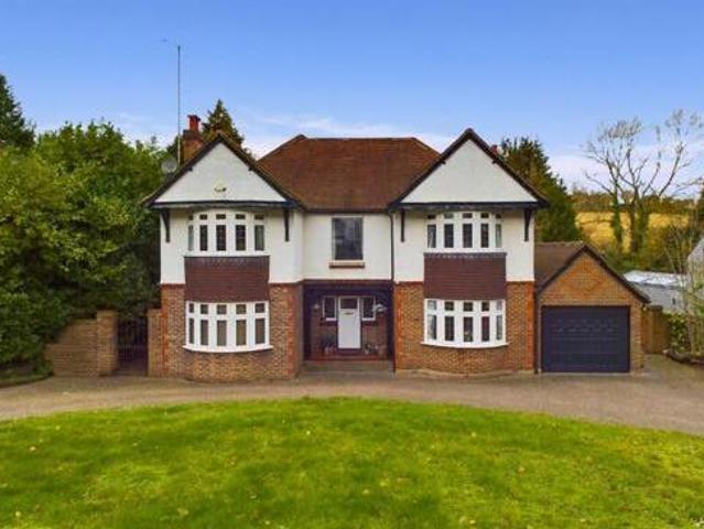 4 Bedroom Detached House For Sale In Kingswood