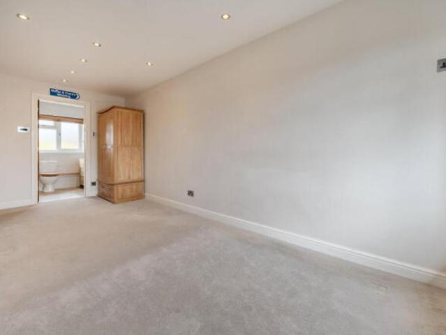 4 bedroom detached house for sale in Kings Pightle Chineham RG24 8XX, RG24