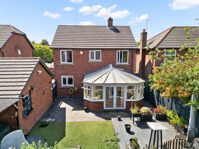 4 bedroom detached house for sale in Kingsbury Close, Appleton, WA4
