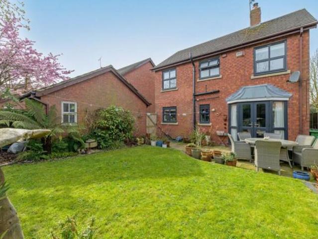 4 bedroom detached house for sale in Kingsbury Close, Appleton, WA4