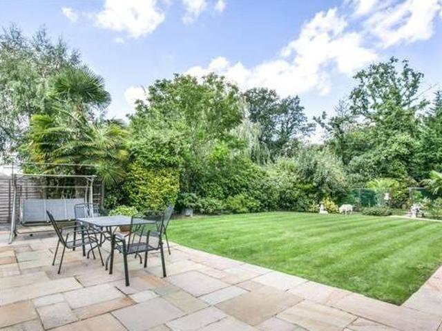 4 bedroom detached house for sale in Kingwell Road Barnet EN4 EN4