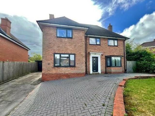 4 bedroom detached house for sale in Hobs Meadow Solihull B92