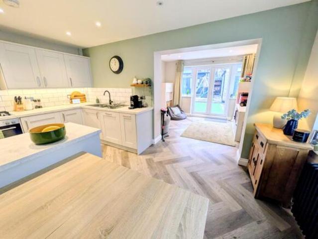 4 bedroom detached house for sale in Hodgson Lane, Bradford, BD11