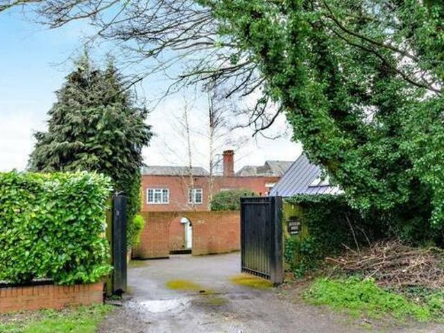 4 bedroom detached house for sale in Hogs Back Guildford GU3