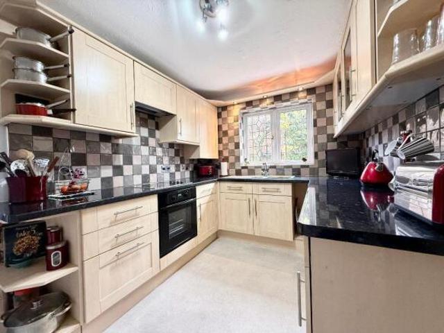 4 bedroom detached house for sale in Holford Way, Barton Hills, Luton, Bedfordshire, LU3 4ED, LU3