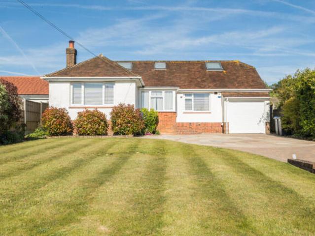 4 bedroom detached house for sale in Hollingbury Gardens, Findon Valley, Worthing, West Sussex, BN14