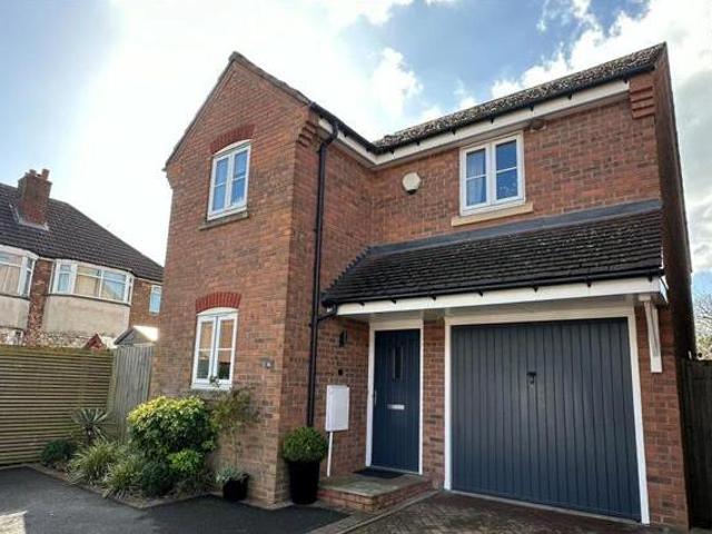4 Bedroom Detached House For Sale In Hollywood