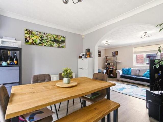 4 bedroom detached house for sale in Holly Farm Close, Caddington, Luton, Bedfordshire, LU1