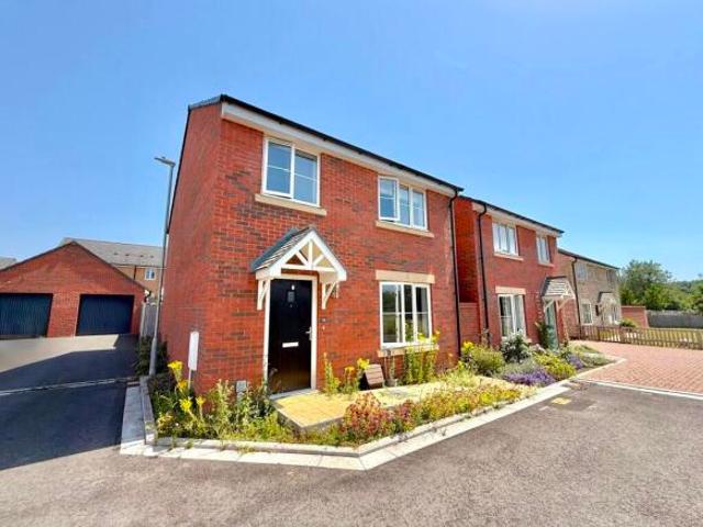 4 bedroom detached house for sale in Homeleaze, Old Town, Swindon, SN1