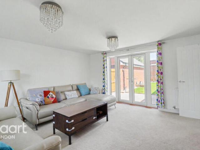 4 bedroom detached house for sale in Homeleaze, Swindon, SN1