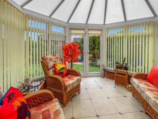 4 bedroom detached house for sale in Honeycomb Close, Narborough. LE19