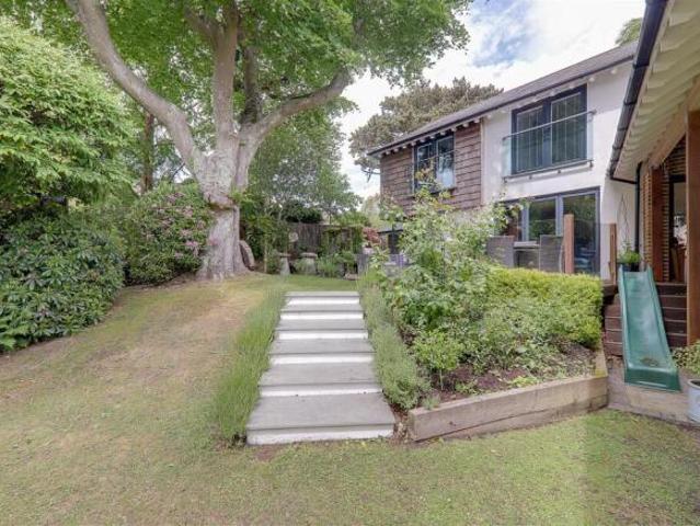 4 bedroom detached house for sale in Honeysuckle Lane, High Salvington, BN13