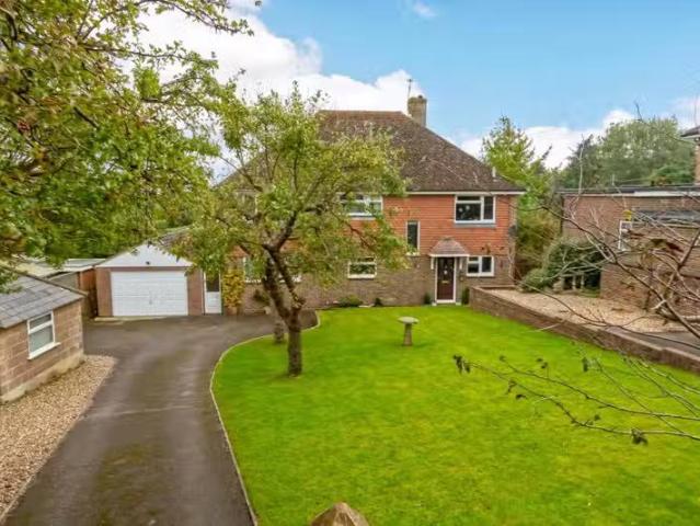 4 bedroom detached house for sale in Honeysuckle Lane, High Sa.