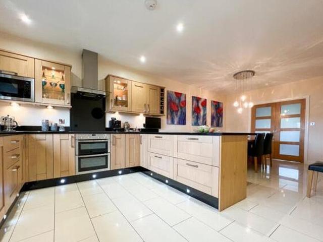 4 Bedroom Detached House For Sale In Honley, Holmfirth