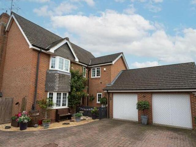 4 Bedroom Detached House For Sale In Hook
