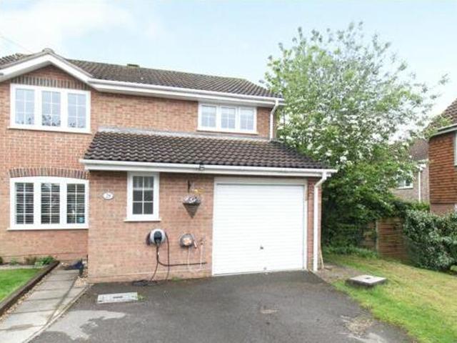 4 Bedroom Detached House For Sale In Hook, Hampshire