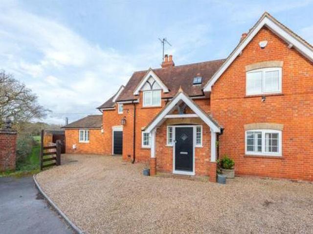 4 Bedroom Detached House For Sale In Hook, Hampshire