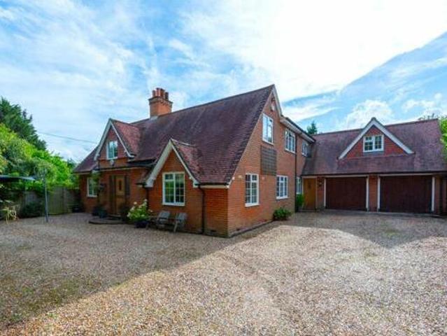 4 Bedroom Detached House For Sale In Hook, Hampshire