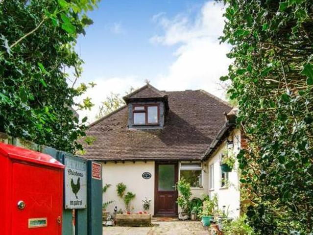 4 Bedroom Detached House For Sale In Hook, Hampshire