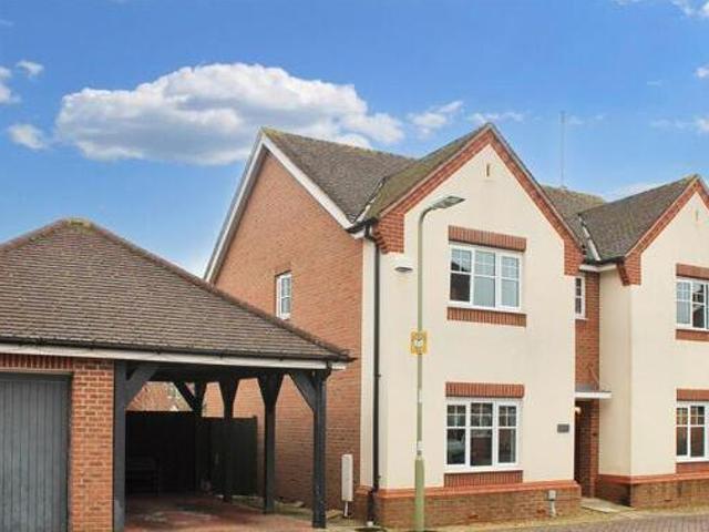 4 Bedroom Detached House For Sale In Hook, Hampshire
