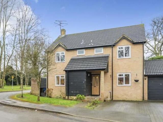 4 Bedroom Detached House For Sale In Hook, Hampshire