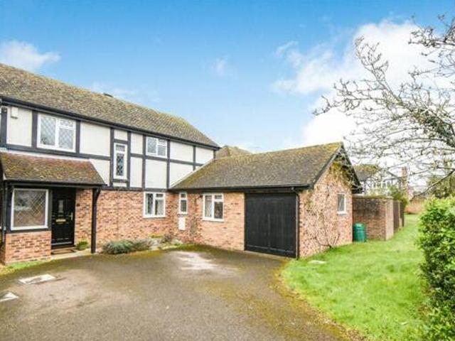 4 Bedroom Detached House For Sale In Hook, Hampshire