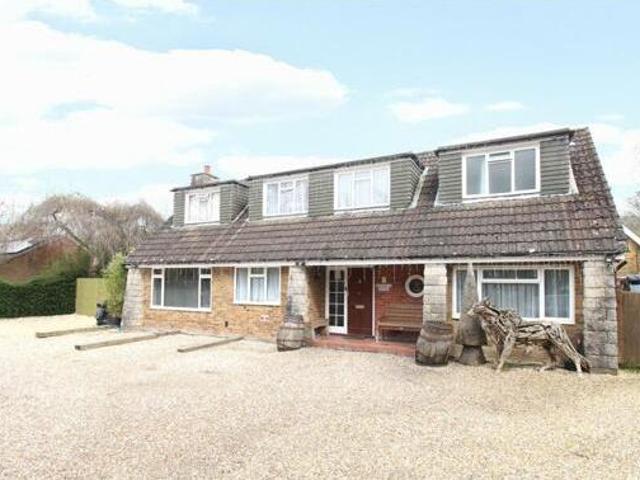 4 Bedroom Detached House For Sale In Hook, Hampshire