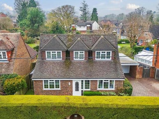 4 Bedroom Detached House For Sale In Hook, Hampshire