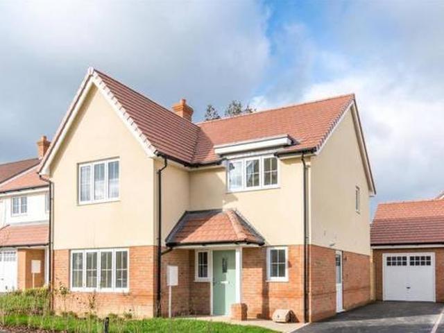 4 bedroom detached house for sale in Horam TN21
