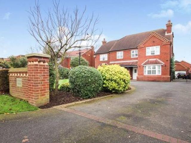 4 bedroom detached house for sale in Horkstow Road Bartonuponhumber DN18