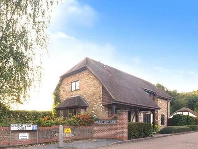4 bedroom detached house for sale in Horley Surrey RH6 RH6