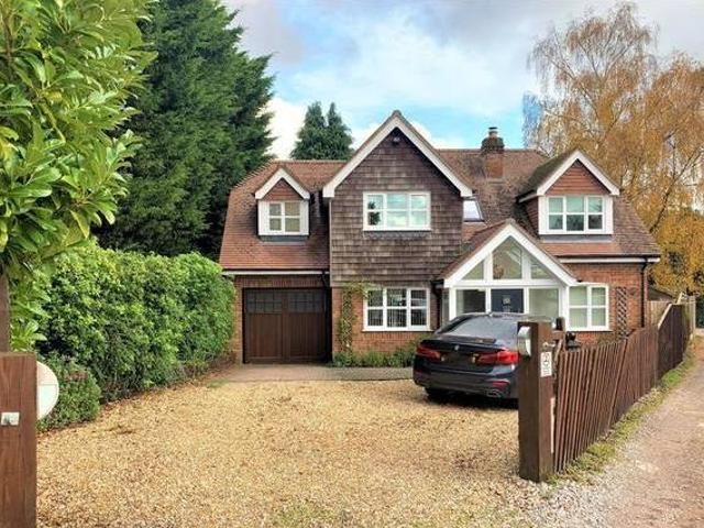 4 bedroom detached house for sale in Horns Drove Rownhams Southampton SO16