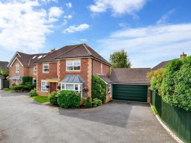 4 Bedroom Detached House For Sale In Horsham