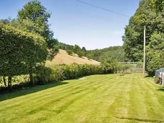 4 Bedroom Detached House For Sale In Hosey Hill, French Street.