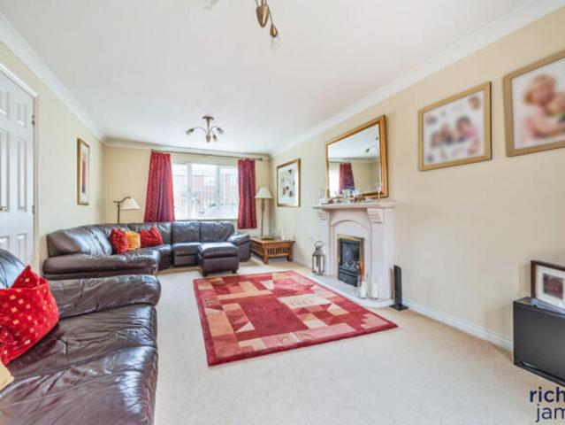 4 bedroom detached house for sale in Hatch Road, Upper Stratton, Swindon, SN3