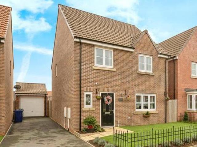 4 Bedroom Detached House For Sale In Hatfield