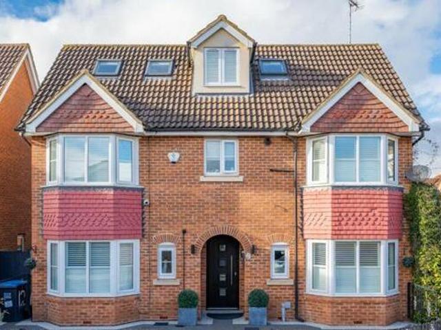 4 Bedroom Detached House For Sale In Hatfield, Hertfordshire