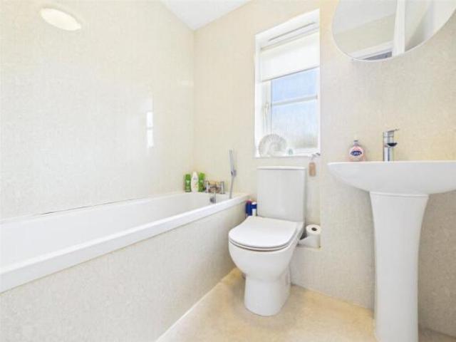 4 bedroom detached house for sale in Hathorn Road, Hucclecote, Gloucester, Gloucestershire, GL3