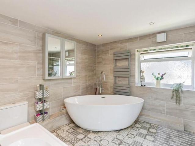 4 bedroom detached house for sale in Hathaway Walk, LEEDS, LS14