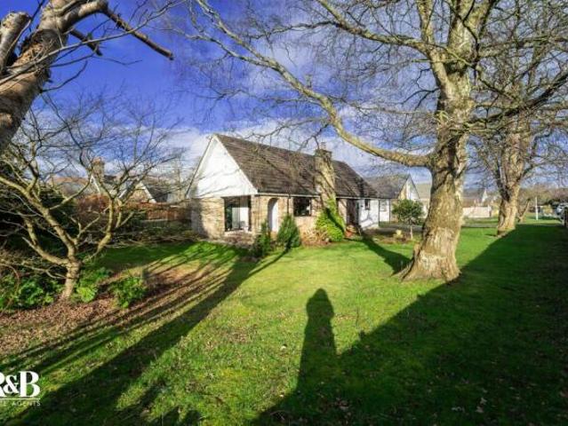 4 bedroom detached house for sale in Haverbreaks Place, Lancaster, LA1