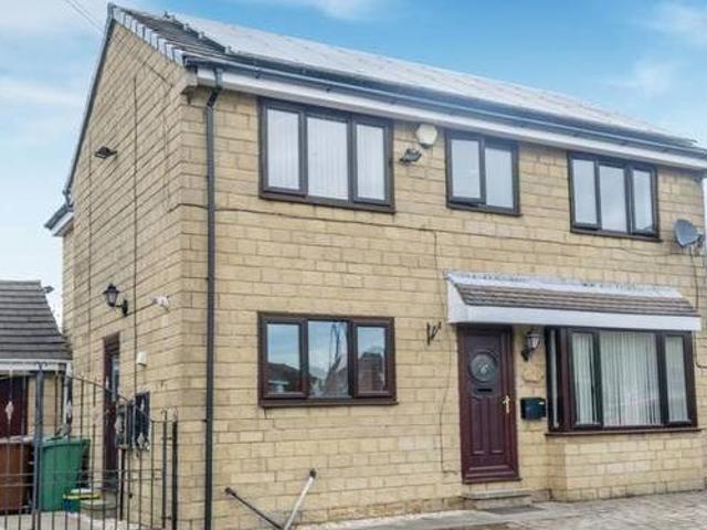 4 bedroom detached house for sale in Hawley Way Morley Leeds LS27