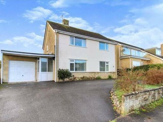 4 bedroom detached house for sale in Hawthorn Grove Trowbridge BA14