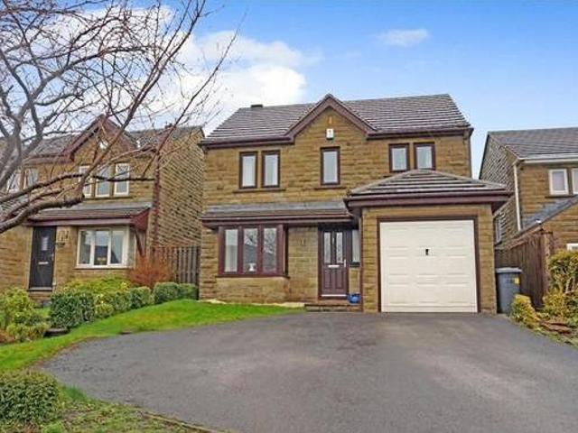 4 bedroom detached house for sale in Hawthorne Way Shelley Huddersfield HD8 HD8